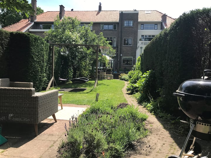 Family House Surrounded By Green - 덴하그