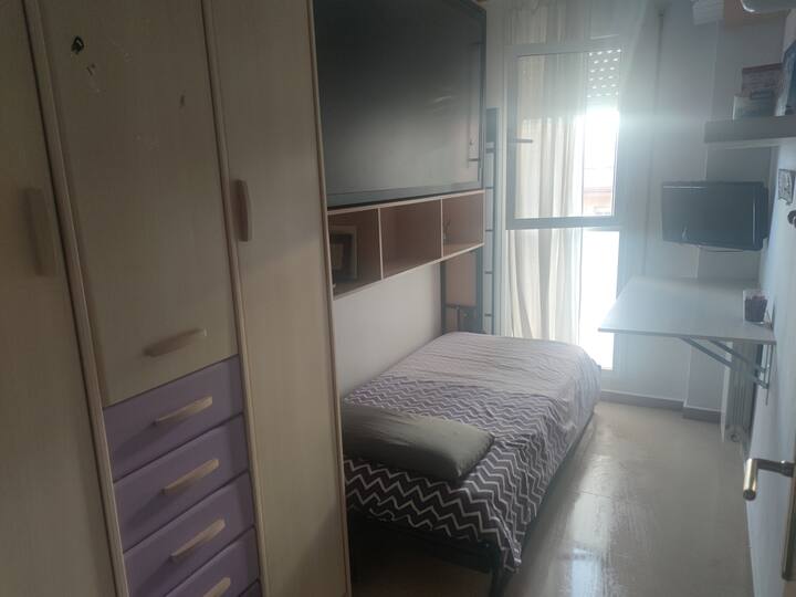 Habitación Individual Tranquila - Castelldefels