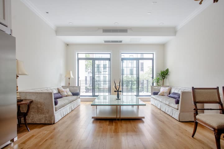 New Luxury House By Time Square With Backyard - New York