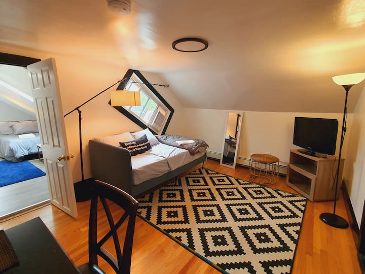 Harvard/ Porter Square Apt, 1brm - Melrose, MA
