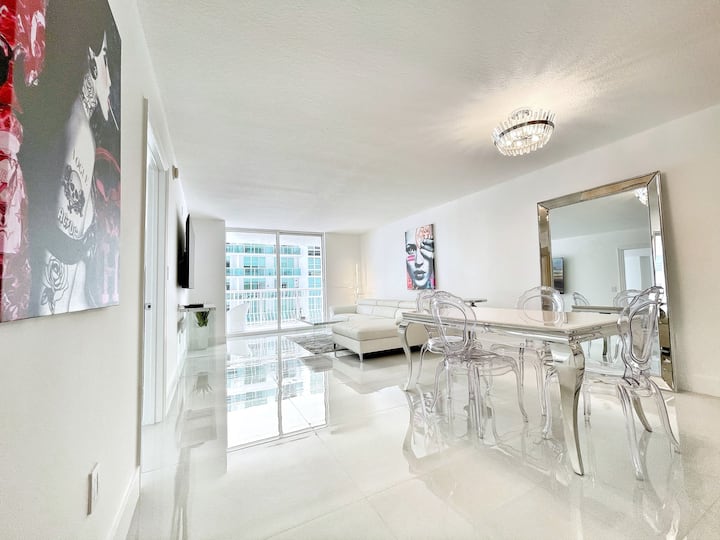 Blissful Sky Residence W/ Ocean & City Views - Miami, FL