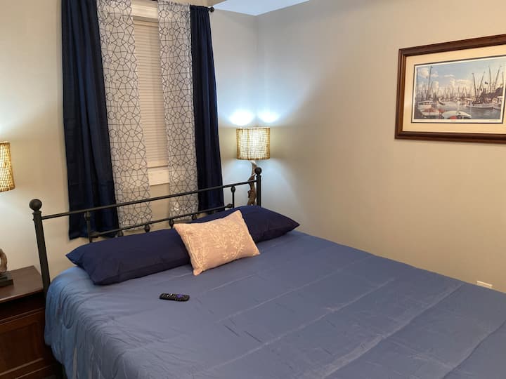 New! Queen Bed W/ Smart Tv - Burlington, NC