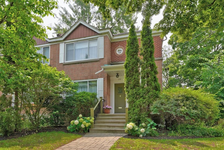 Charming 4 Bedroom House - Dorval