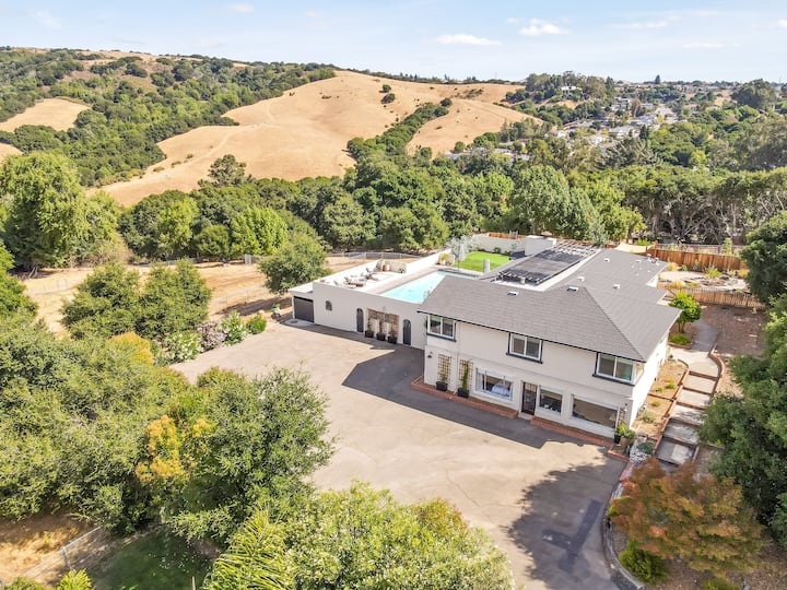 Trailside Home, Panoramic Views - San Leandro, CA