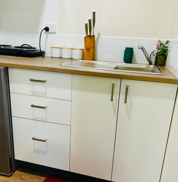 A  Seperate 1 Bedroom Bungalow - Bendigo