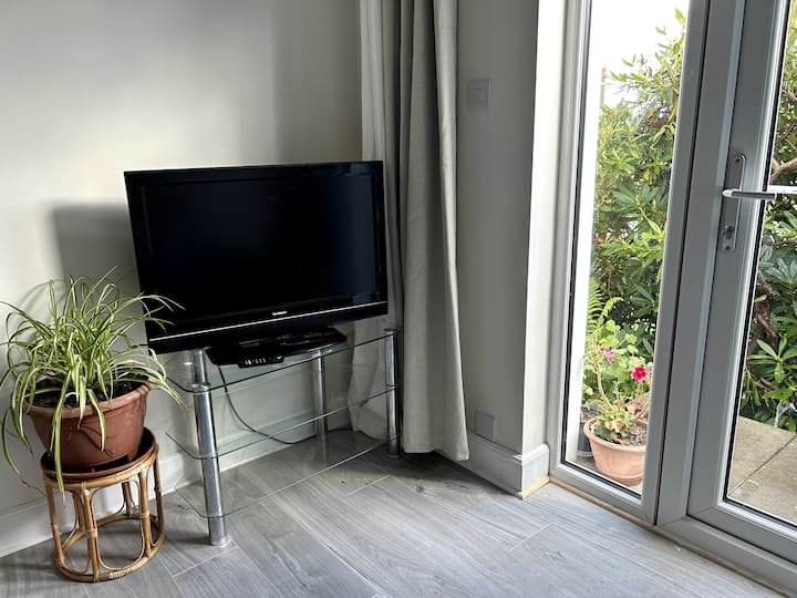 Charming Studio, Self Check In, Free Parking - Edinburgh Airport (EDI)