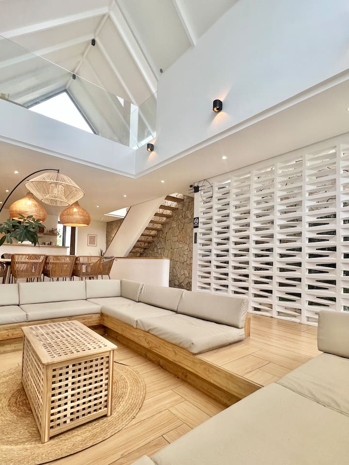 One Serra'nia Abode: Styled Stillness - Alfonso