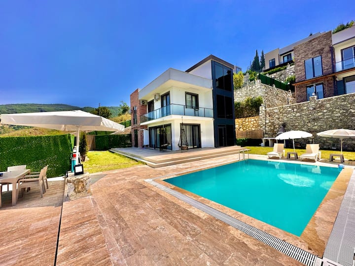 Göl Manzaralı, Isıtmalı Havuzlu Lüks 4+1 Villa - Sapanca