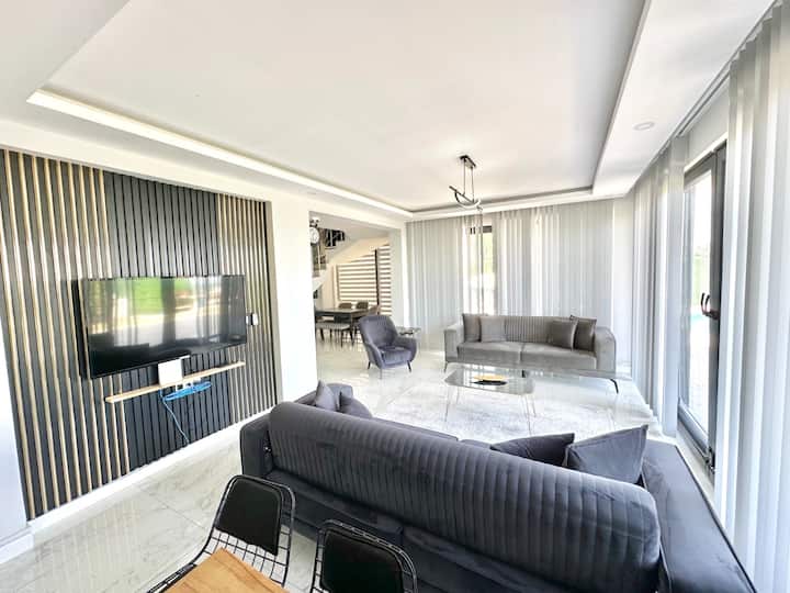 Göl Manzaralı, Isıtmalı Havuzlu Lüks 4+1 Villa - Sapanca