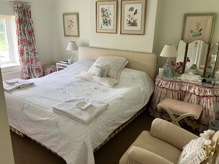 Large Double Bedroom With Bathroom Ensuite - Chipping Norton