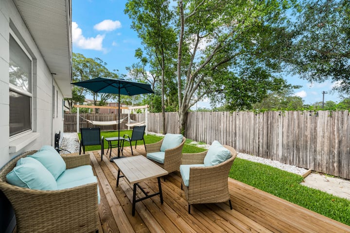 Clean & Comfortable Close To Downtown 3bed/2bath - St. Petersburg, FL