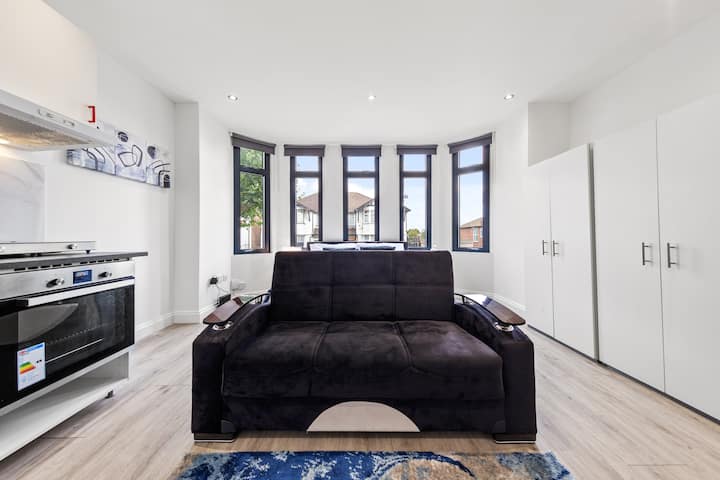 Studio / Parking / Close To Ldn/ Weekly Discount - Harrow