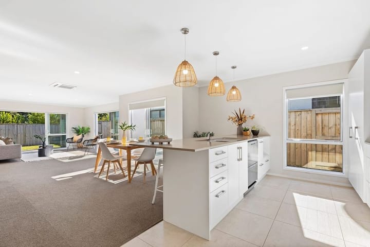 Warm And Welcoming - Papamoa