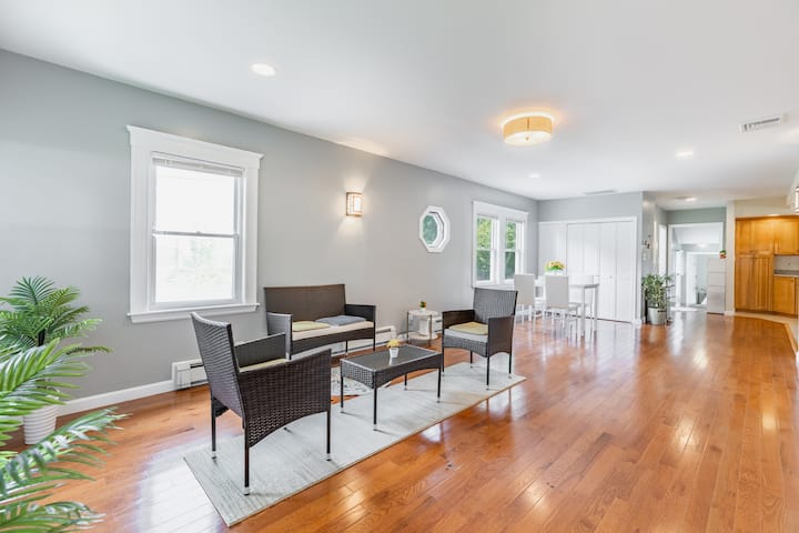 Zen Den #201 | Ensuite Bath - Quincy, MA