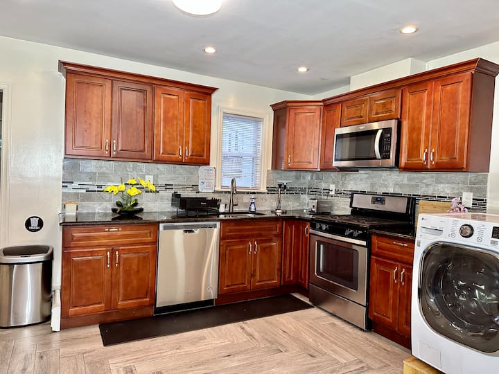 Hotel-style– No Host, Professionally Managed Id261 - Jersey City, NJ