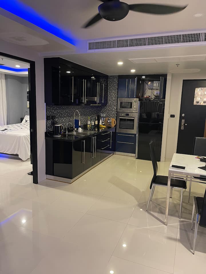 Jacuzzi Suite Best Location In Patong 60m2 Modern - Patong