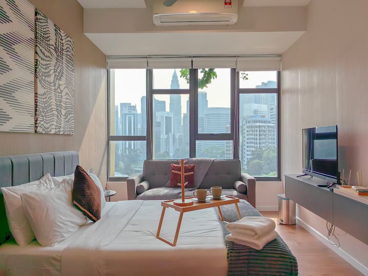 Classic Studio Room Freenetflix | Kltower View - Kuala Lumpur