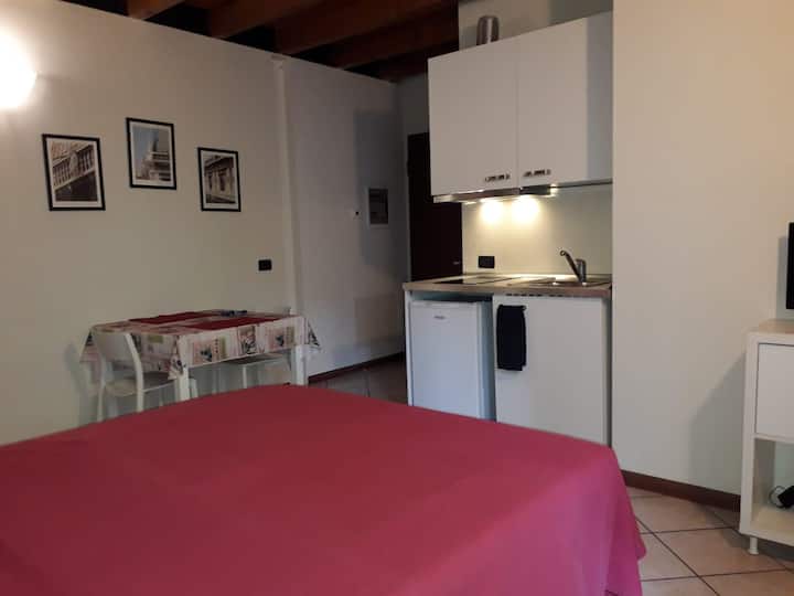 Olmo  1, Studio Apartment, Downtown, Wifi - Brescia