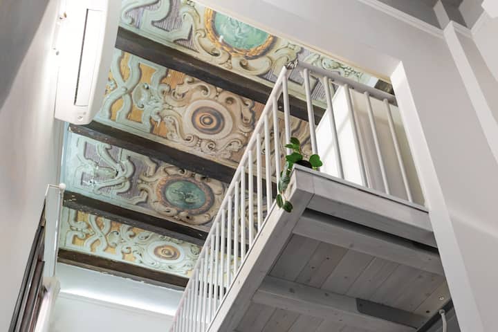 [Historic Center] Charming Frescoed Loft - Bologne
