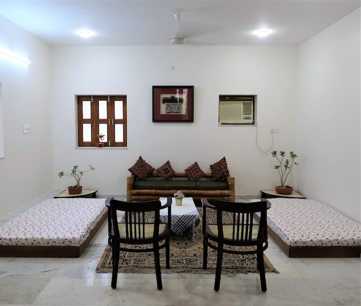 Rustic 2bhk | Private Floor In Charming Bungalow - Jodhpur