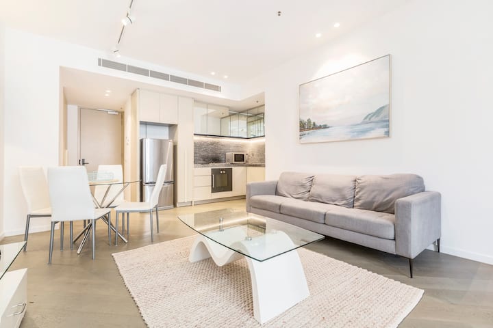 Sleek Apt Featuring Enchanting St Kilda Views - Melbourne