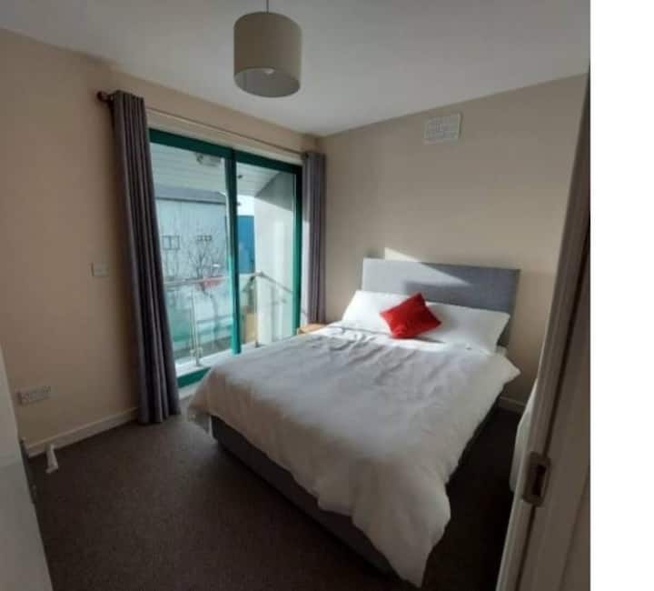 Cozy Double Bedroom With A Balcony - Oranmore