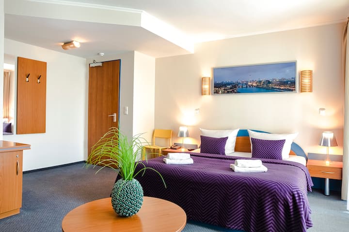 Three-bed Room In The City Center Of Berlin - Berlin
