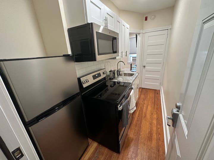 Chestnut Hill 2nd Fl Studio Apt - Philadelphia, PA