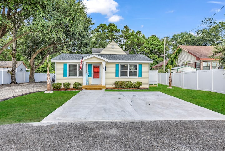 Cozy Coastal Cottage - Murrells Inlet, SC