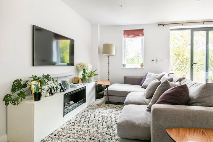 3-bed Coastal Home, Sleeps 6, Folkestone Seafront - Folkestone