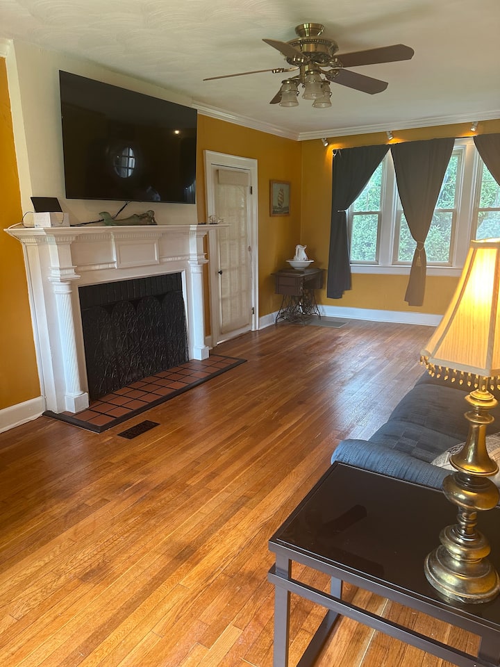 Historic Home Near Shipyard - Hampton, VA