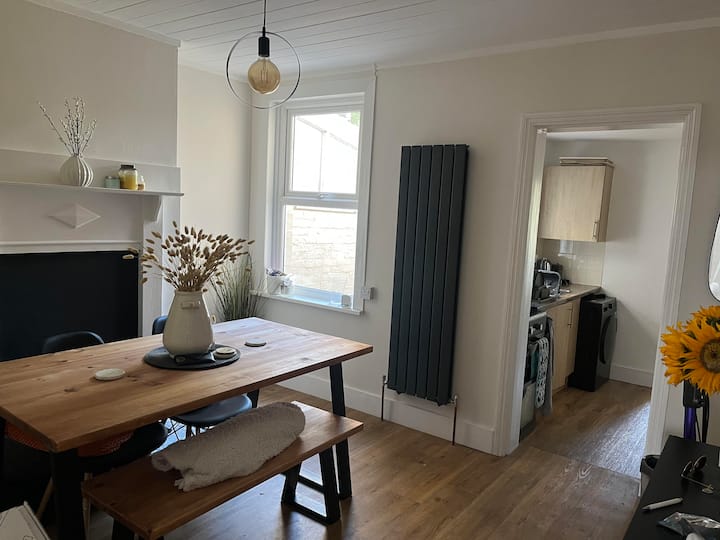 Quiet, 2-bed House, Close To The Beach - Deal