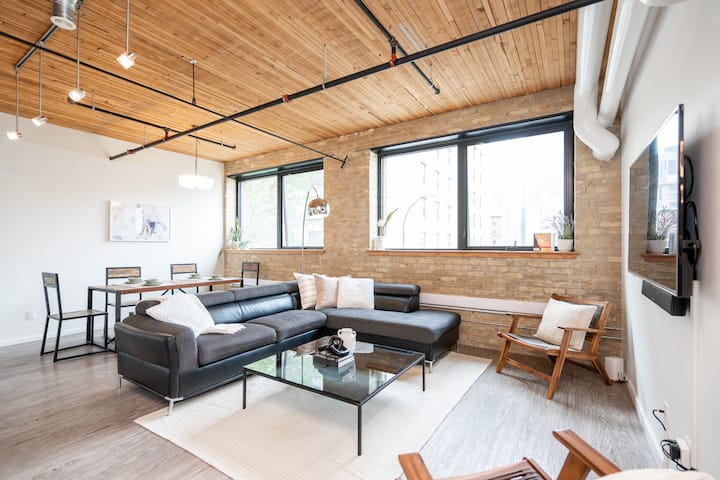 Stunning 2 Bedroom Exchange District W/parking - Winnipeg