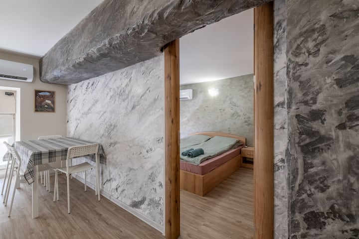 Urban Chic 2 Bdrm Apt. In The Old Center - Sofia