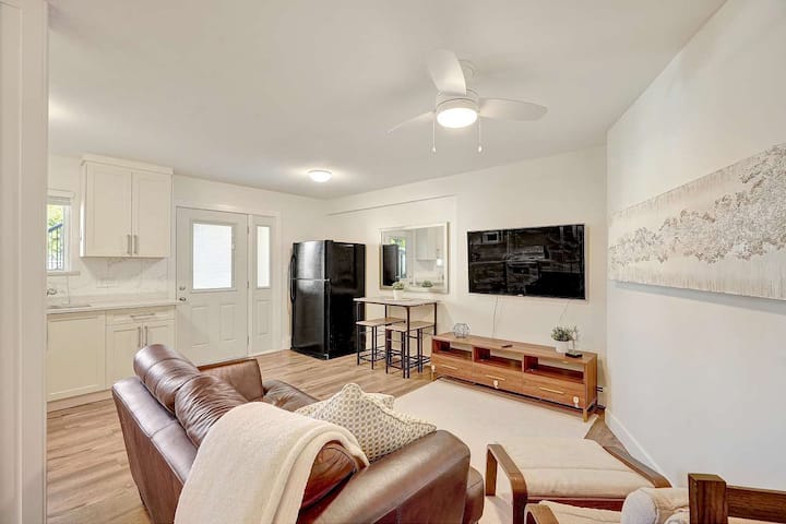 Charming 3 Queen Bed Nest W/ Free Wifi & Parking - Delta
