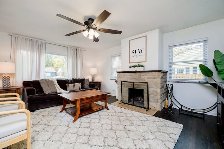 Cozy 3br Home - 5 Minutes From Broad Ripple Avenue - Indianapolis, IN