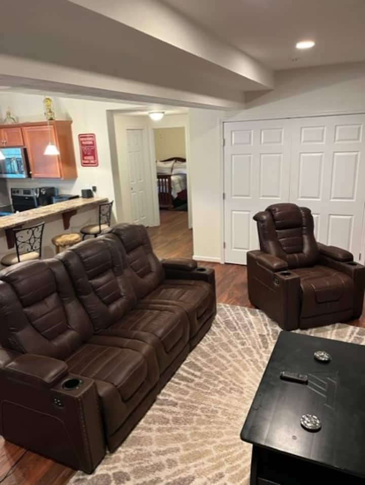 Dee Dee's Den - Blacksburg, VA