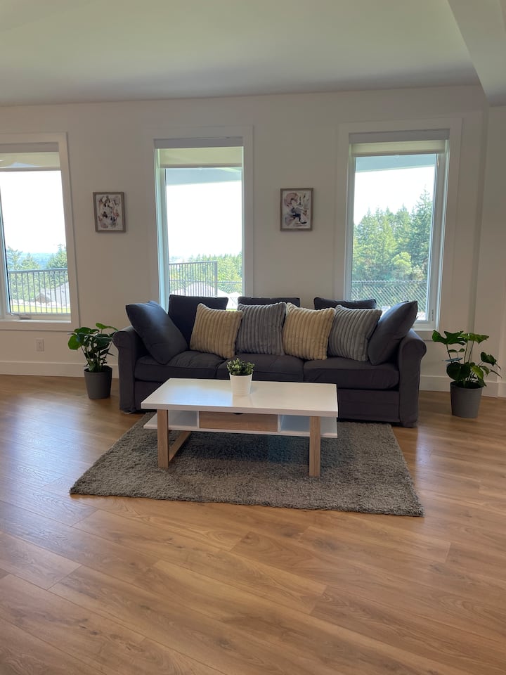 Skyline~brand New Suite In Bear Mount! - Langford