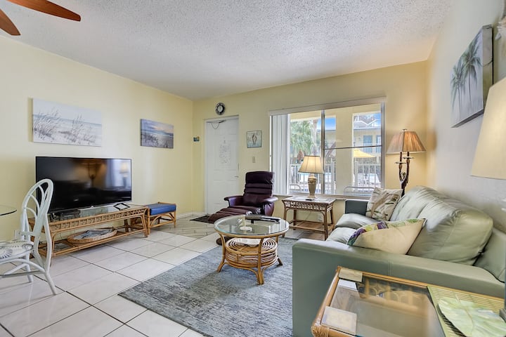 Unit 106 - Pool View, Ground Floor - Treasure Island, FL