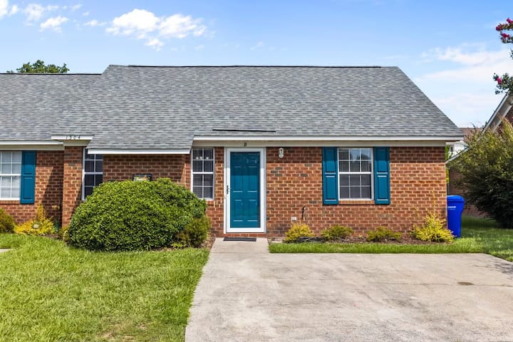 Cozy 2br/2ba Duplex - Greenville, NC