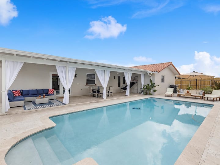Home Sweet Home Family & Friends Getaway With Pool - Doral