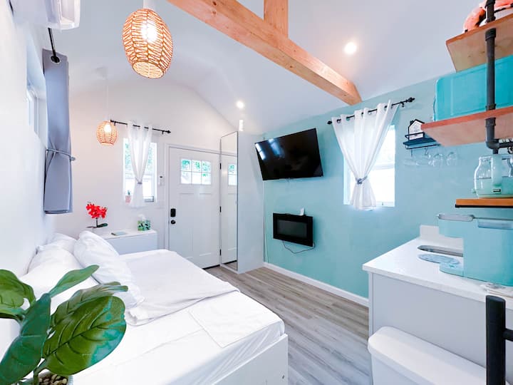 Enchanted Tiny Home Near *Downtown* Winter Garden - Winter Garden, FL