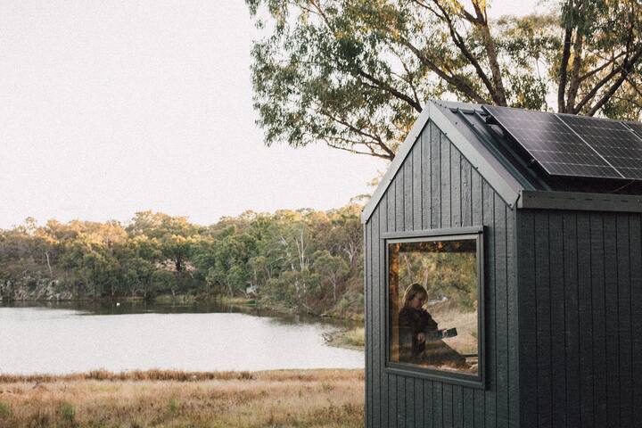 Waterfront Designer Minimalist Cabin Pet Friendly - Rylstone