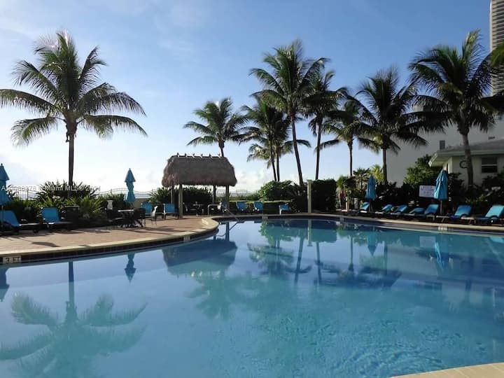 Oceanfront Relax And Enjoy - Hollywood