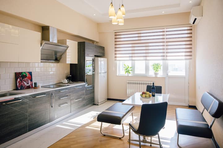 Cozy Condo With Sea & City View In Heart Of Baku! - バクー
