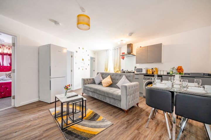 F2br Stylish Apartment With Free Parking - Mirfield