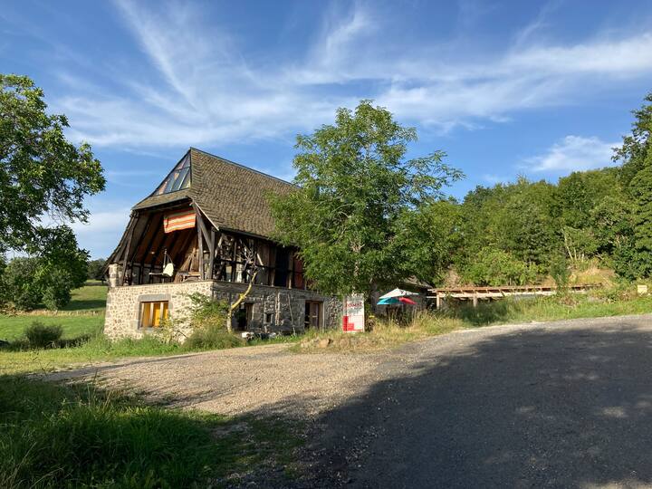 Maison Perchée Sur La Colline. - Taussac
