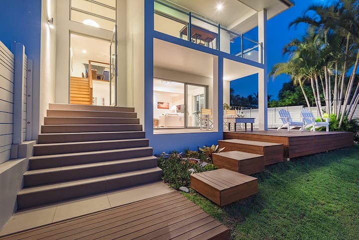 Noosa Heads - Hilltop, Style, Location & Space - Noosaville