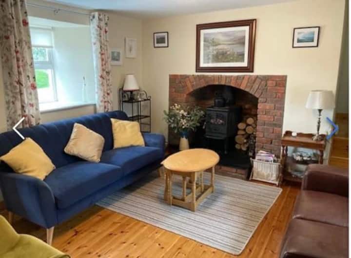 Charming 3-bed Detached Cottage With Scenic Views - Killarney, Ireland