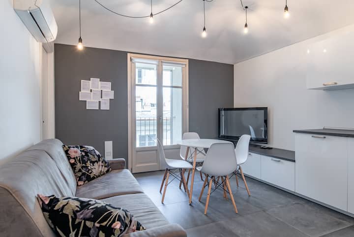 Moderno Appartamento In Centro A Torino - Turín